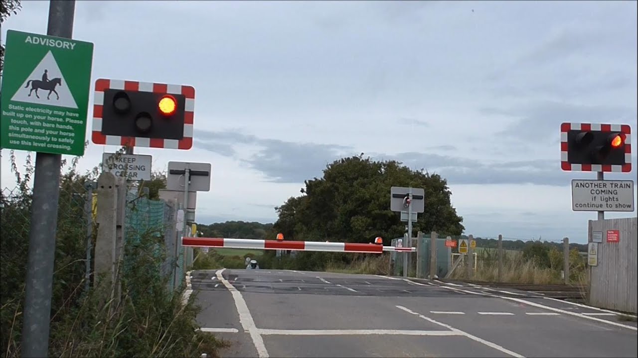 Wilmington Level Crossing - YouTube