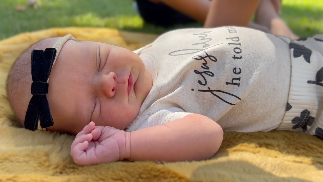 BABY BRIELLE'S FIRST PICNIC! - YouTube