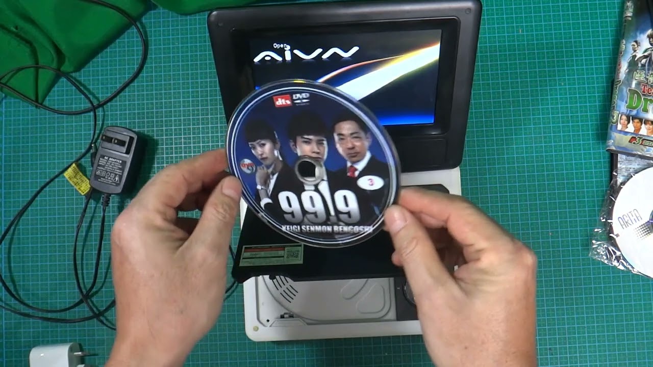 220207 AiVN Portable DVD Player RV-7003BK - YouTube