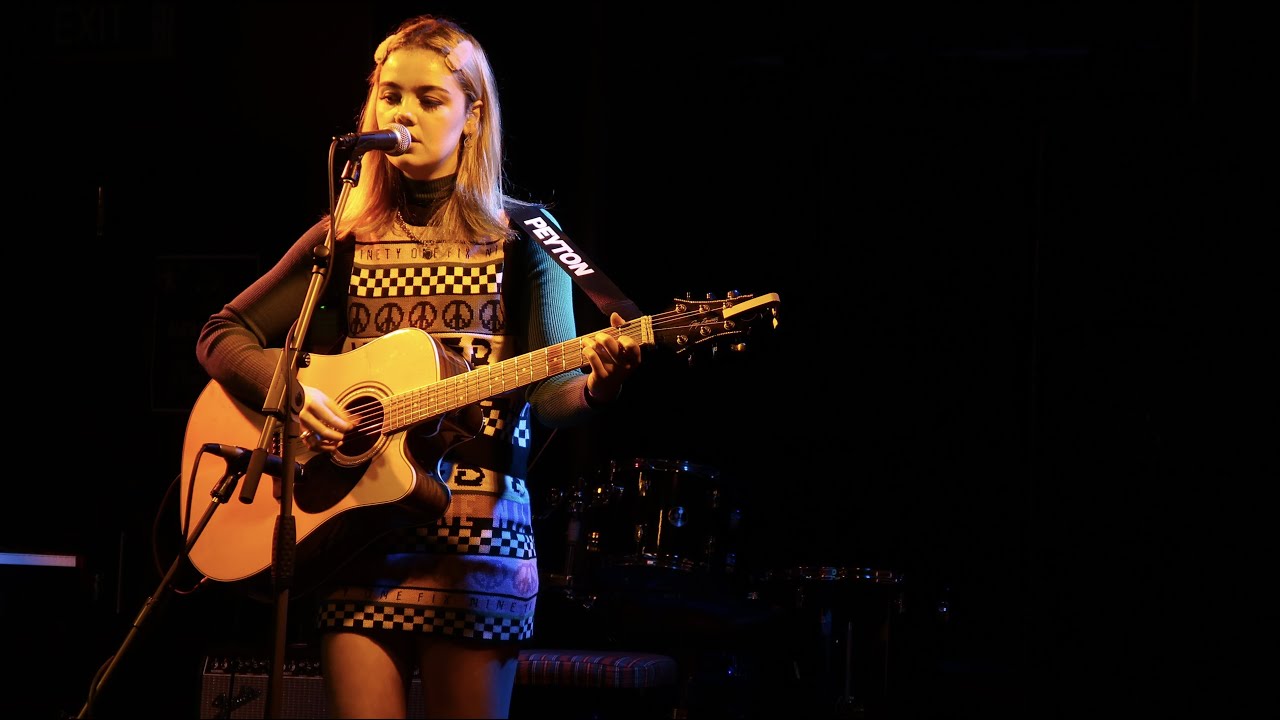 Looped by Peyton Morete (live) - YouTube