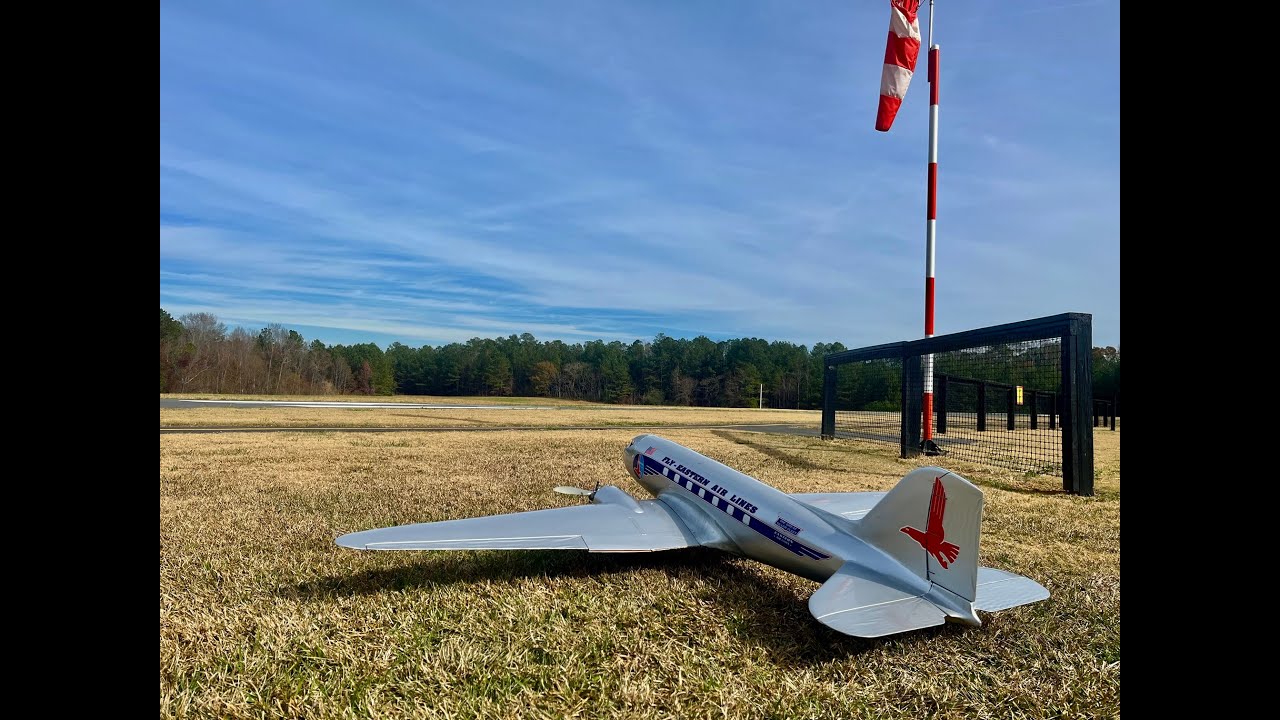 Tyler Perry’s old Top Flite DC-3??? - YouTube