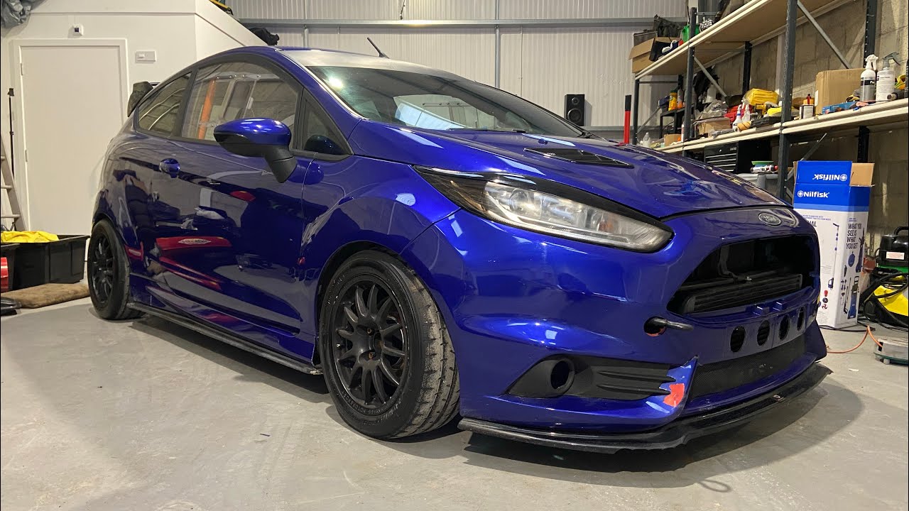 Ford fiesta st track car - YouTube