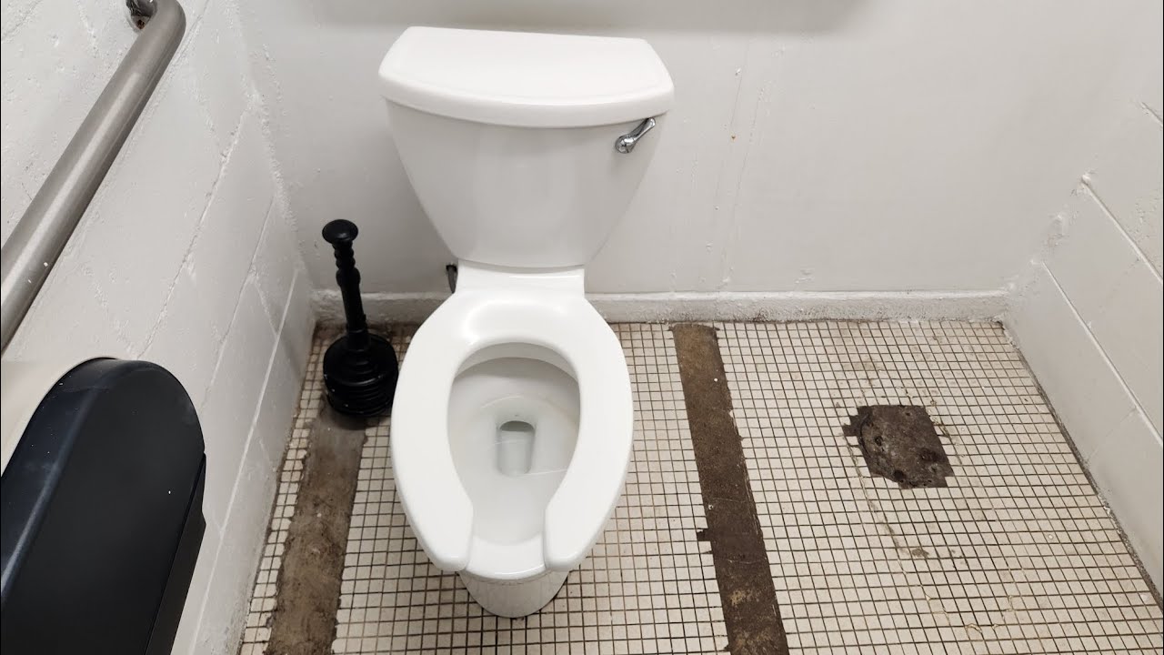 2000s American Standard Cadet 3 toilet - YouTube