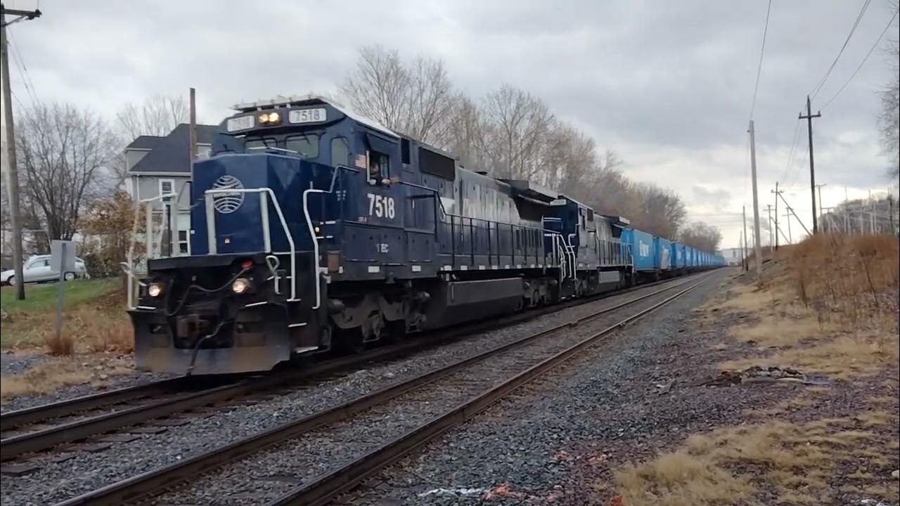 11/25/22 CSX M426 approaches Cross Rd crossing in Bradford mass with Pan Am power. - YouTube