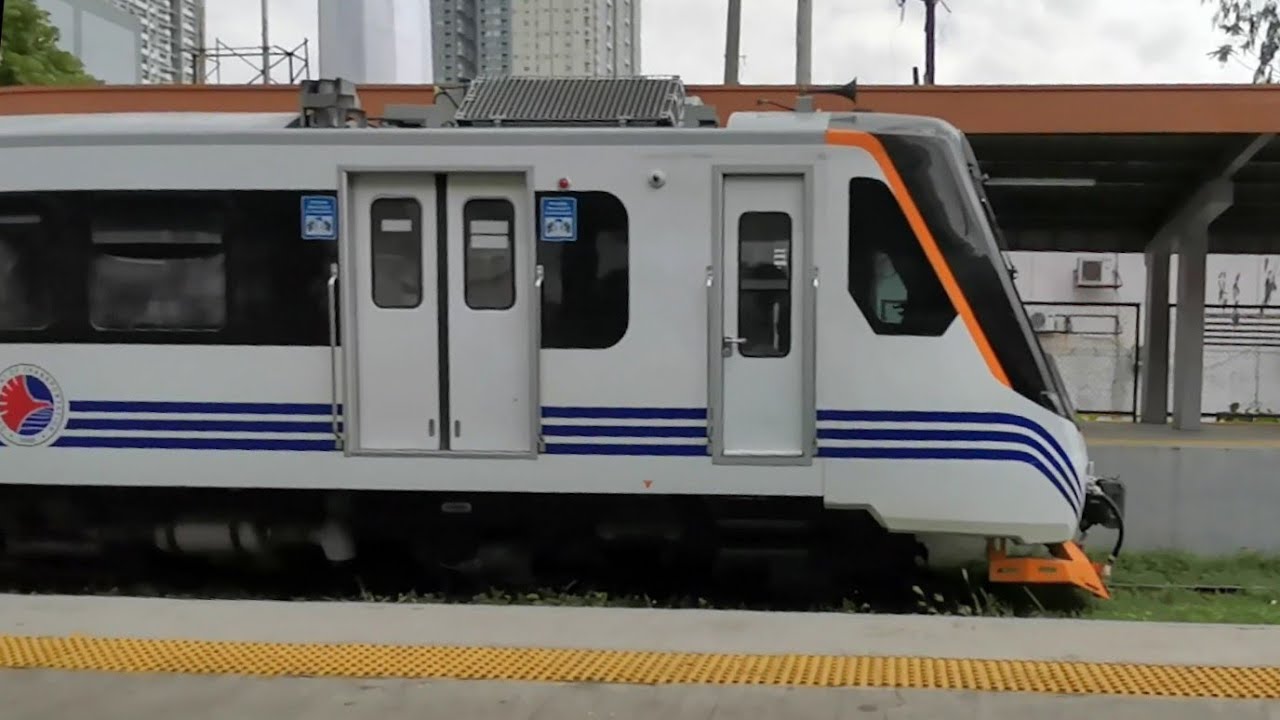 PNR INKA DMU Trainset #1 at Dela Rosa station - YouTube