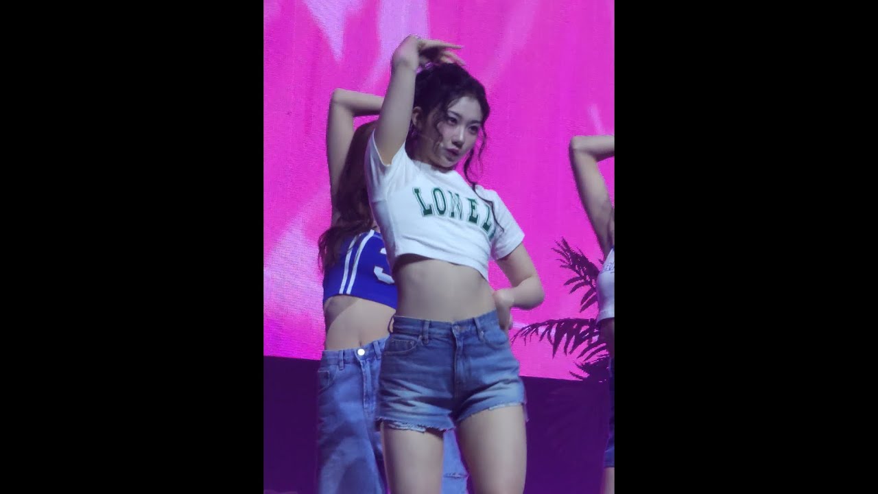 250412 tripleS 트리플에스 'New Look' 카에데 カエデ 직캠 - tripleS 서핑 동아리 1기 발대식 - YouTube