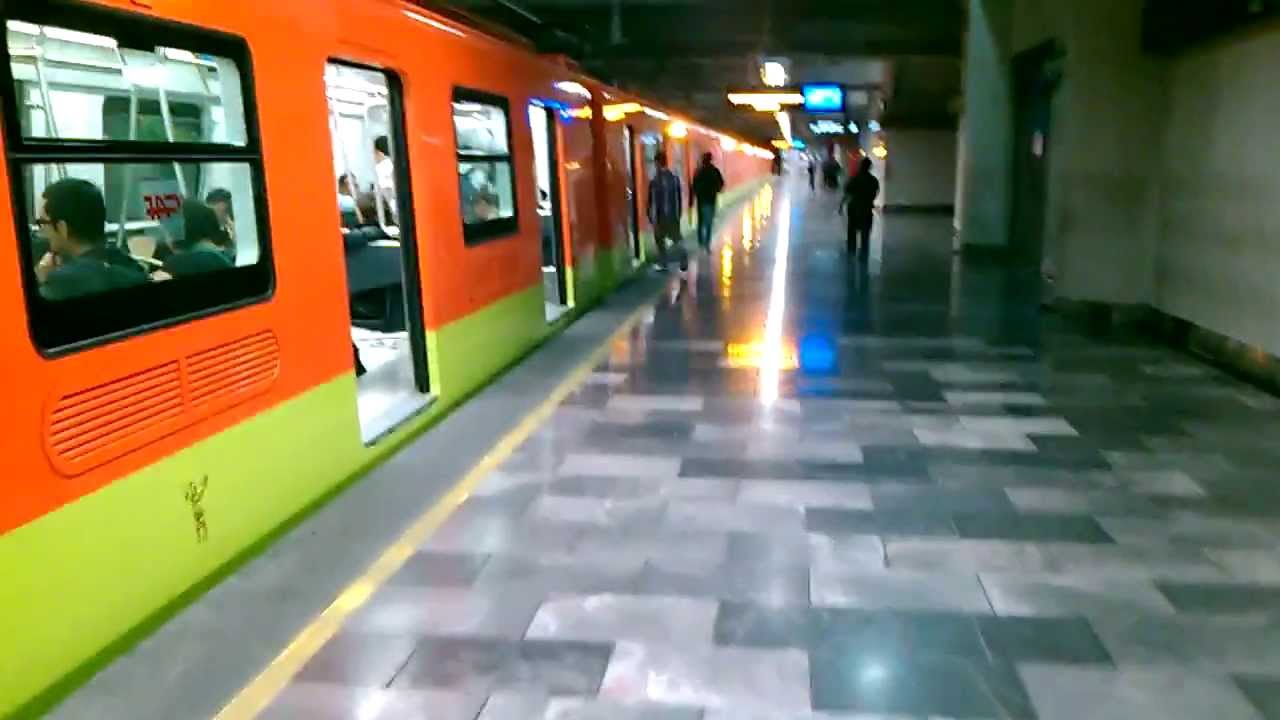 Walking through one of Mexico City´s Line 12 subway stations - YouTube