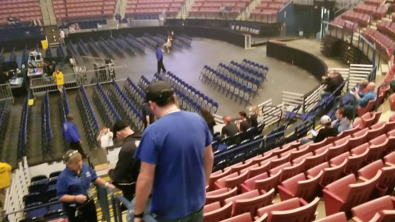 Charleston Coliseum SC, 1 hr before 5FDP Concert - YouTube