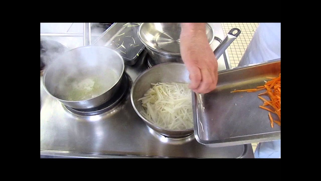 Etuver un légume - YouTube