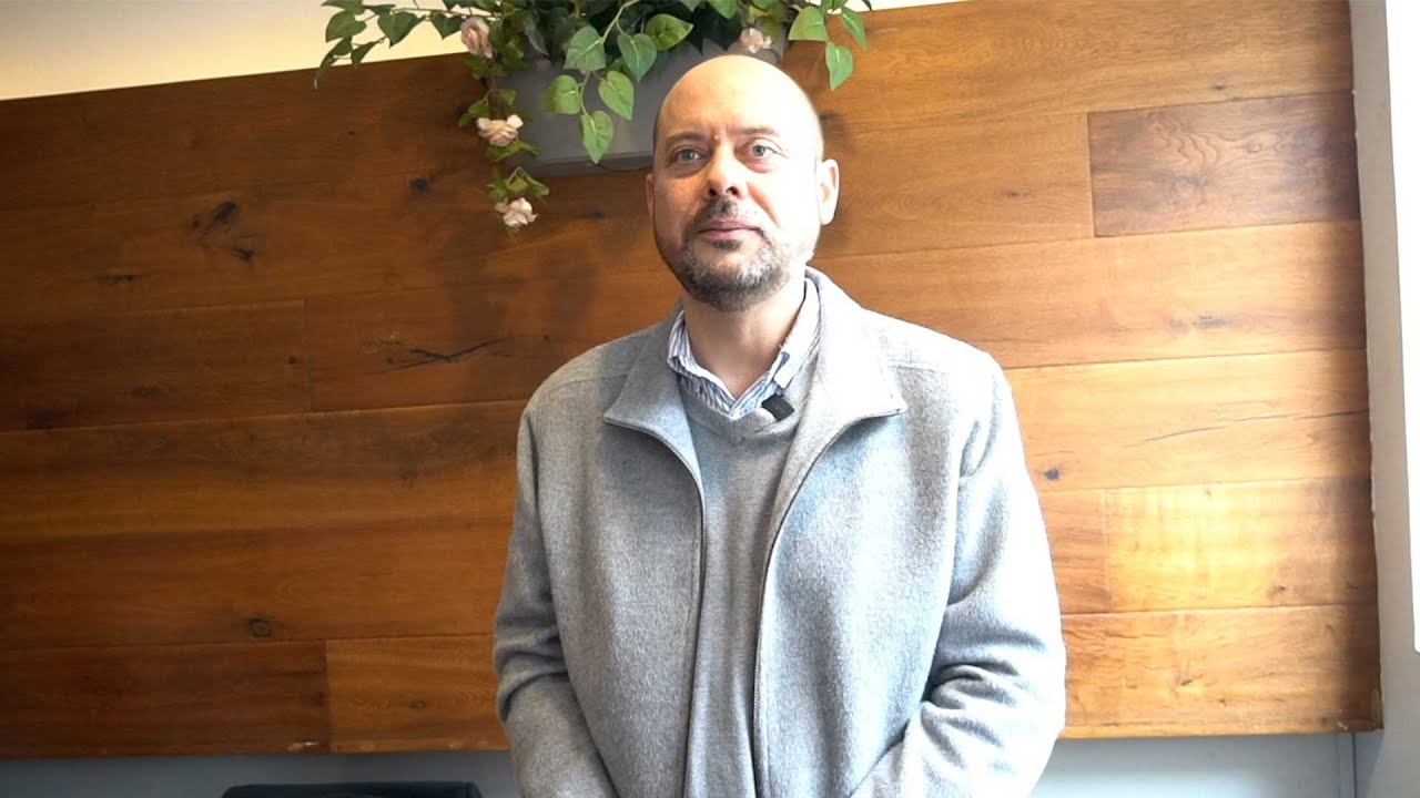 Marco Váscones, Country Manager de Victorinox en Perú - YouTube