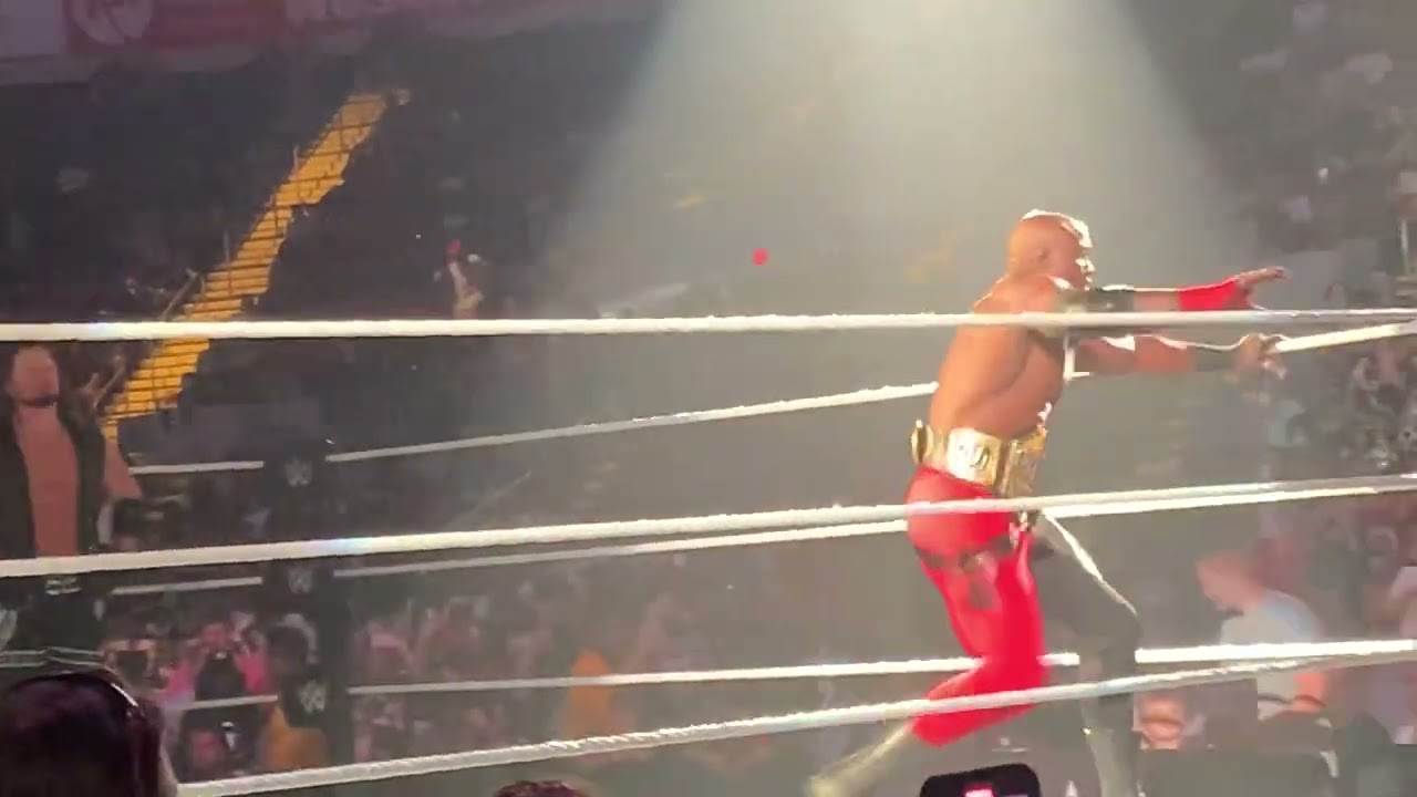 WWE Springfield MA Bobby Lashley entrance - YouTube