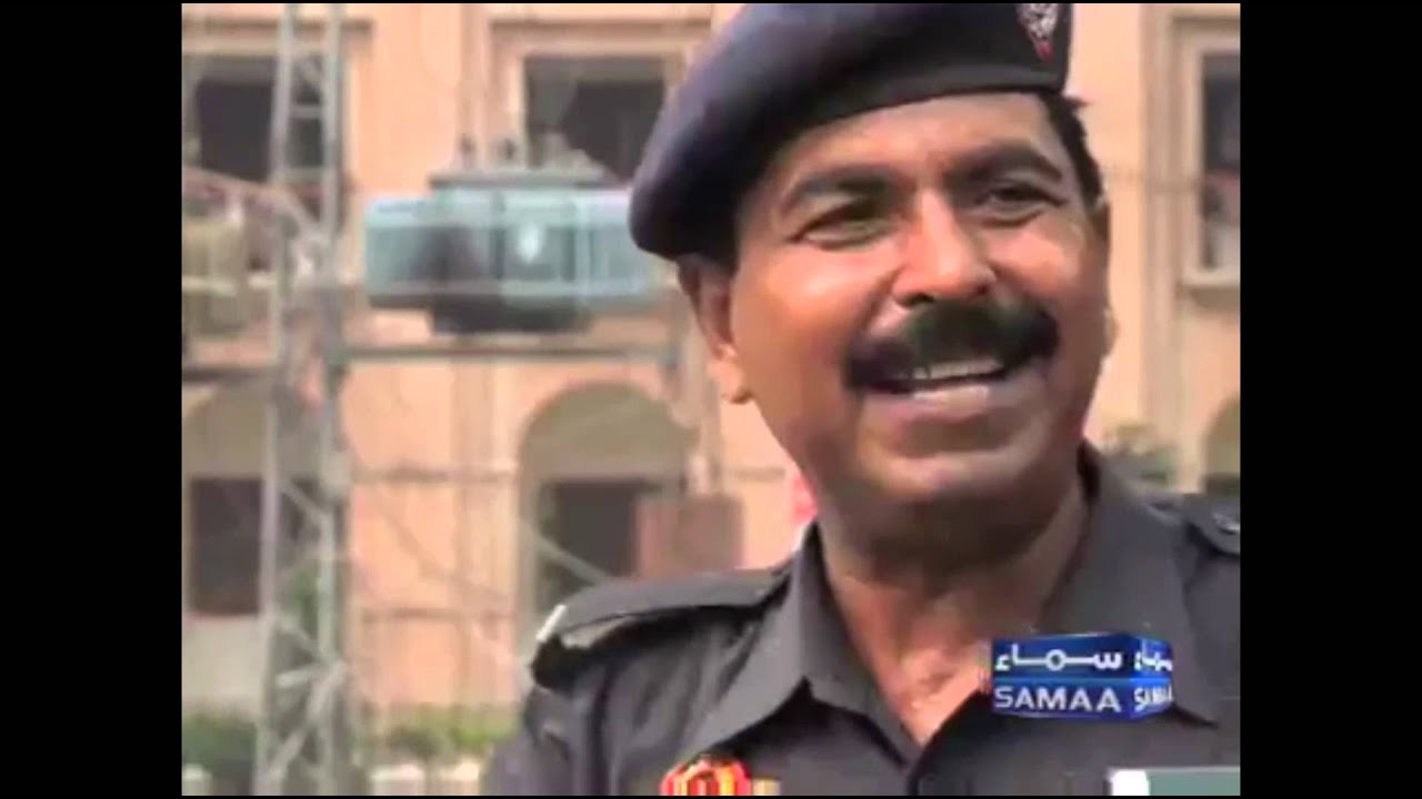 Pakistani police man singing - YouTube