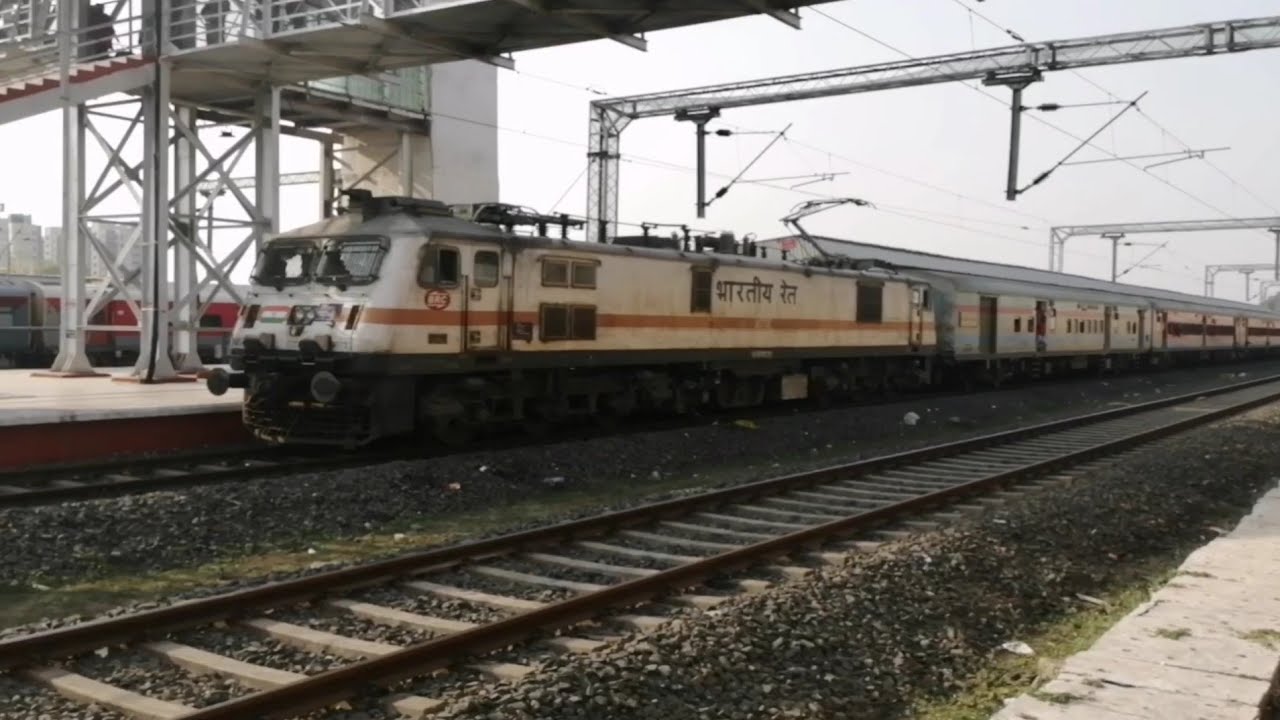 YOGA EXPRESS||LOKSHAKTI EXPRESS late arrival at sabarmati bg - YouTube