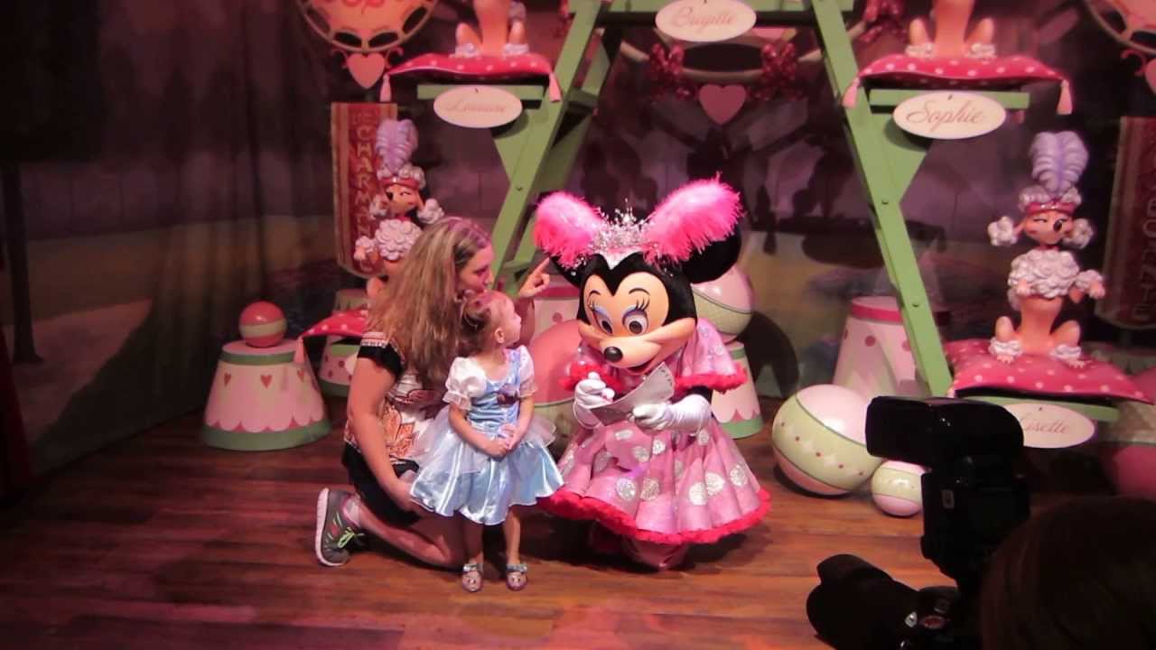Minnie Mouse meet and greet part 2 - YouTube