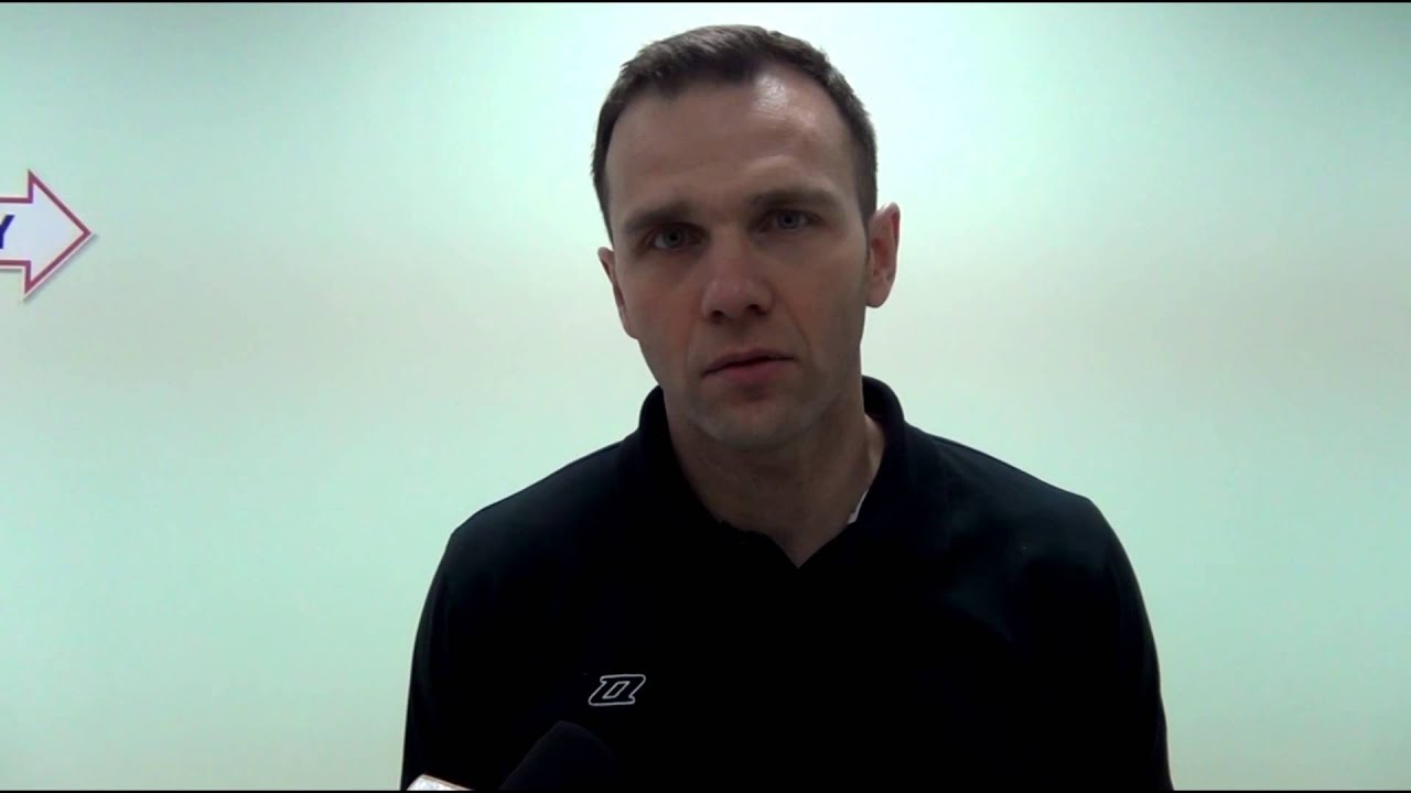 Sędzia Sebastian Tarnowski doszkalał piłkarzy Miedzi - YouTube