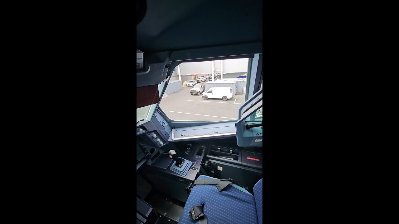 How we open the pilot windows on an Airbus A330. - YouTube