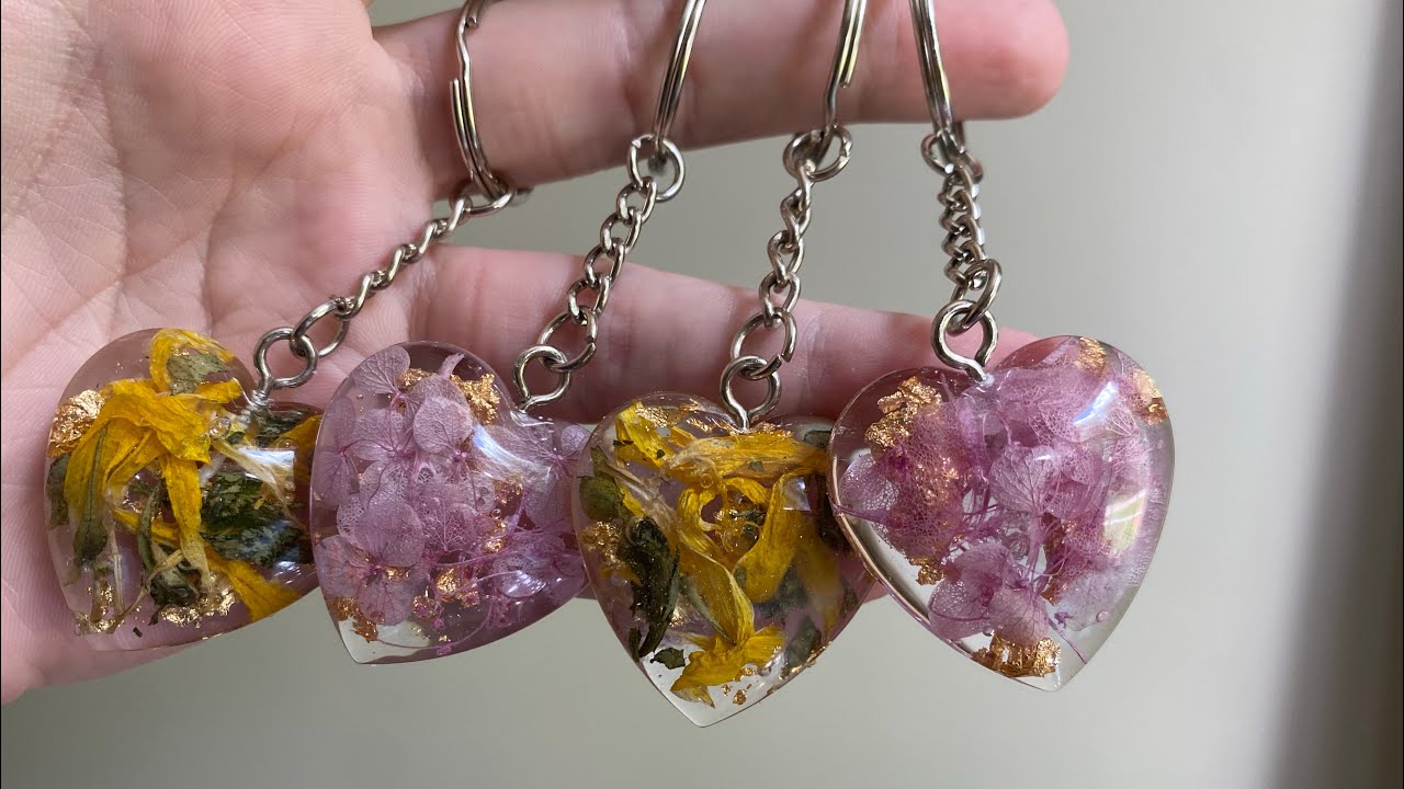 Easy UV Resin Keychains With Dried Flowers! - YouTube