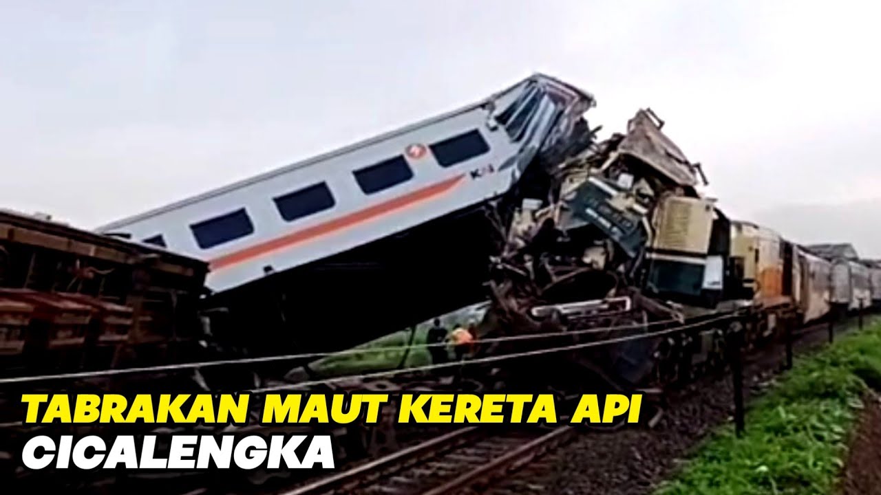 TABRAKAN MAUT KERETA API CIALENGKA || KA Bandung Raya vs KA Turangga ...