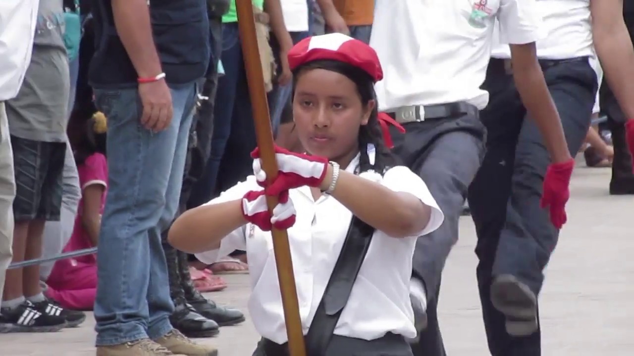 YURIMAGUAS - MARCELINA LOPEZ ROJAS, DESFILE 2015 - YouTube