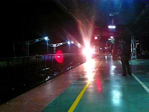 Legendary Chennai - Trivandrum Mail royal entry Palakkad Jn - YouTube