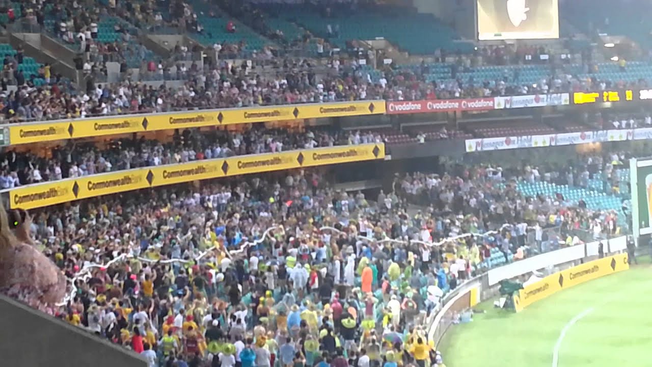 World longest beer cup snake SCG - YouTube