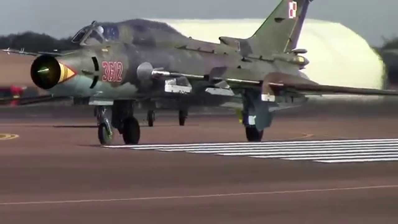 RIAT 2014 Polish AF SU-22 Duo Thursday Practice - YouTube