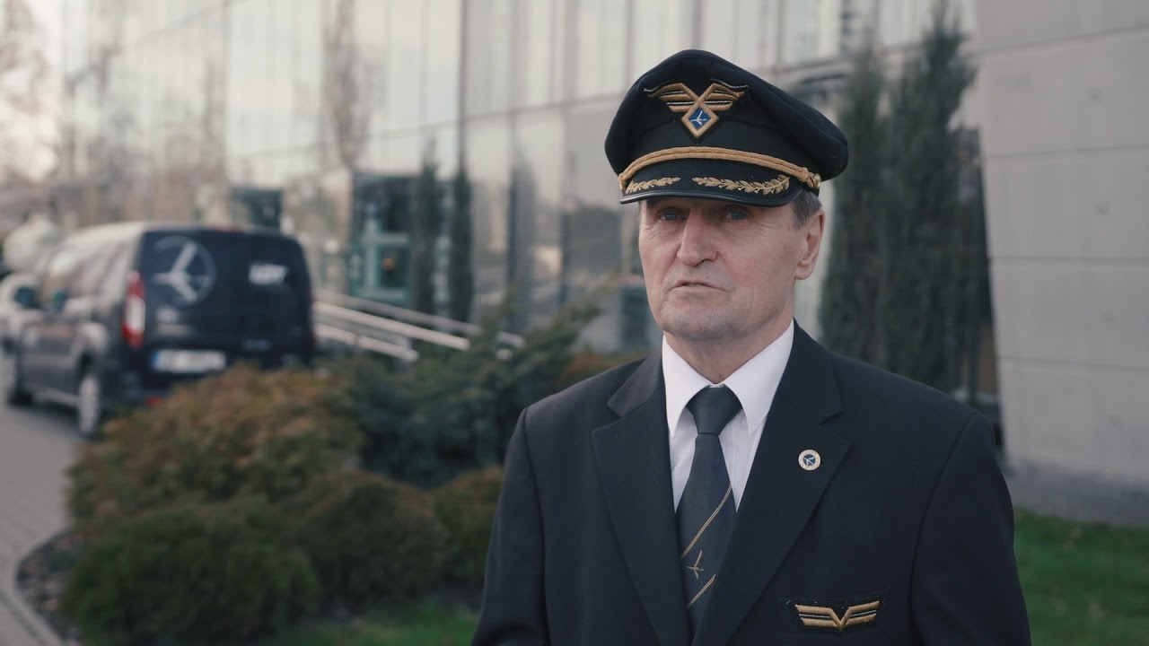 Kapitan Tadeusz Wrona. Podziękowanie dla załóg #LOTdoDomu - YouTube