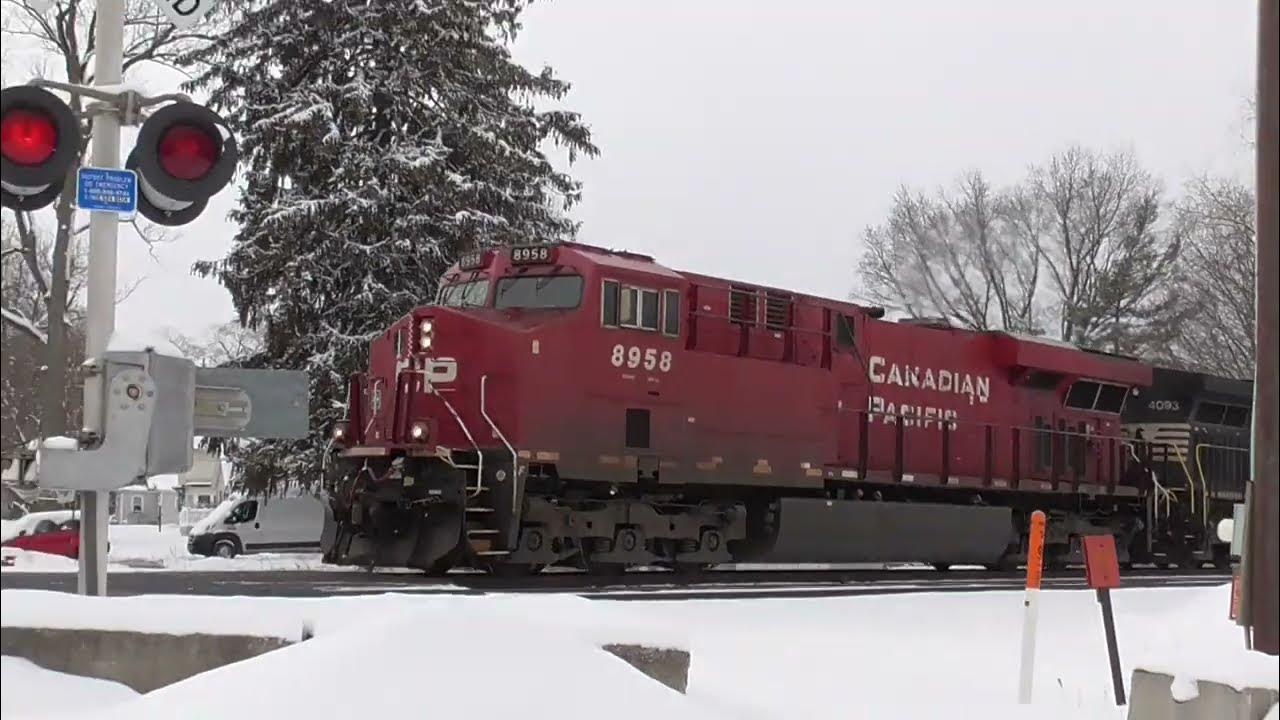 CP 8958 East - Huron, OH - 2/13/22 - YouTube