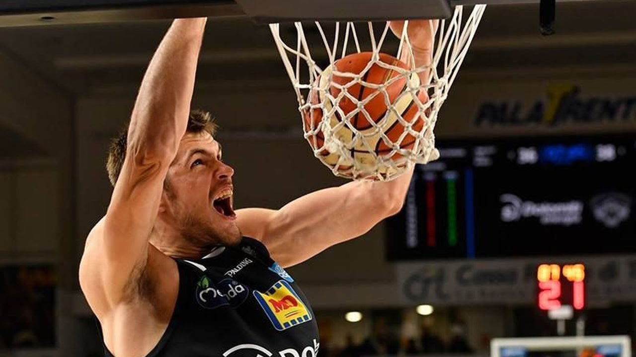 Ojars Silins huge poster dunk - YouTube