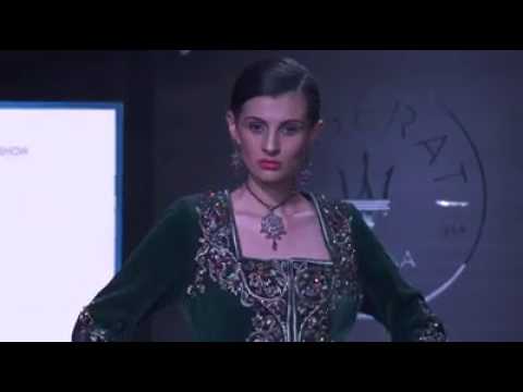 Karim Akrouf Défiler Koweït Fashion Orientale Show avec Hind Joudar 1 ...