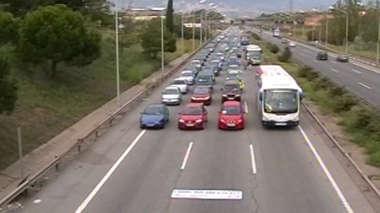 Demostración por el carril bus en la B23 - YouTube