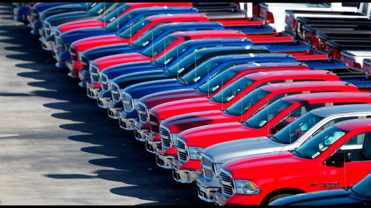 US Auto workers strike enters fifth week - YouTube