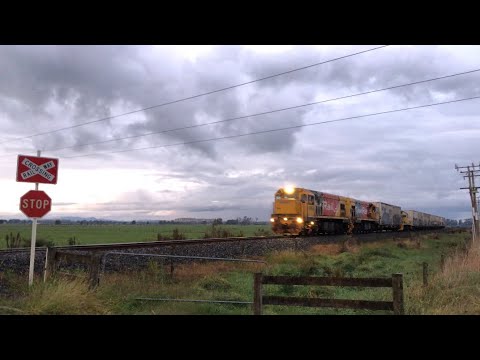 DC 4048 4467 DSC 2244 with M52J approaching Ruakura Junction ECMT - YouTube