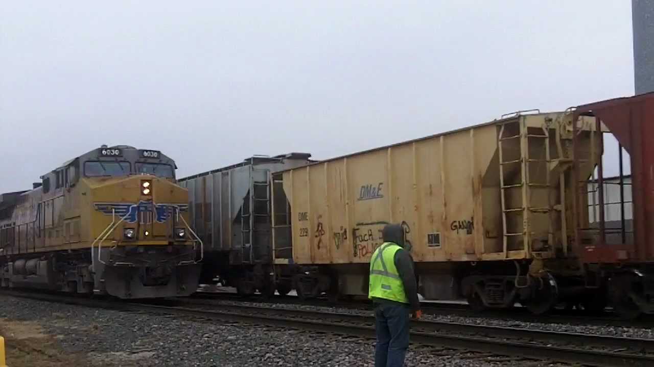 DM&E 6070 Freight Meets UP 6030 Coal Train - YouTube