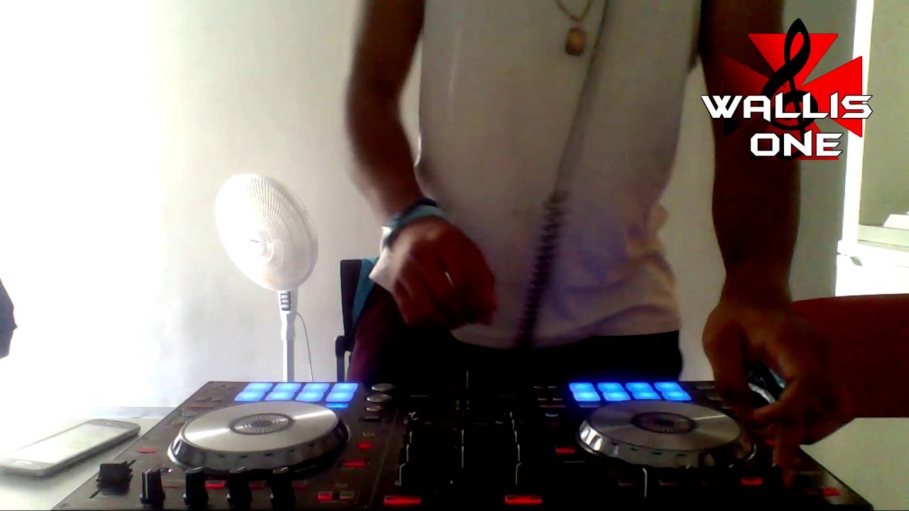 DJ Wallis One (Little Live Mix) - YouTube