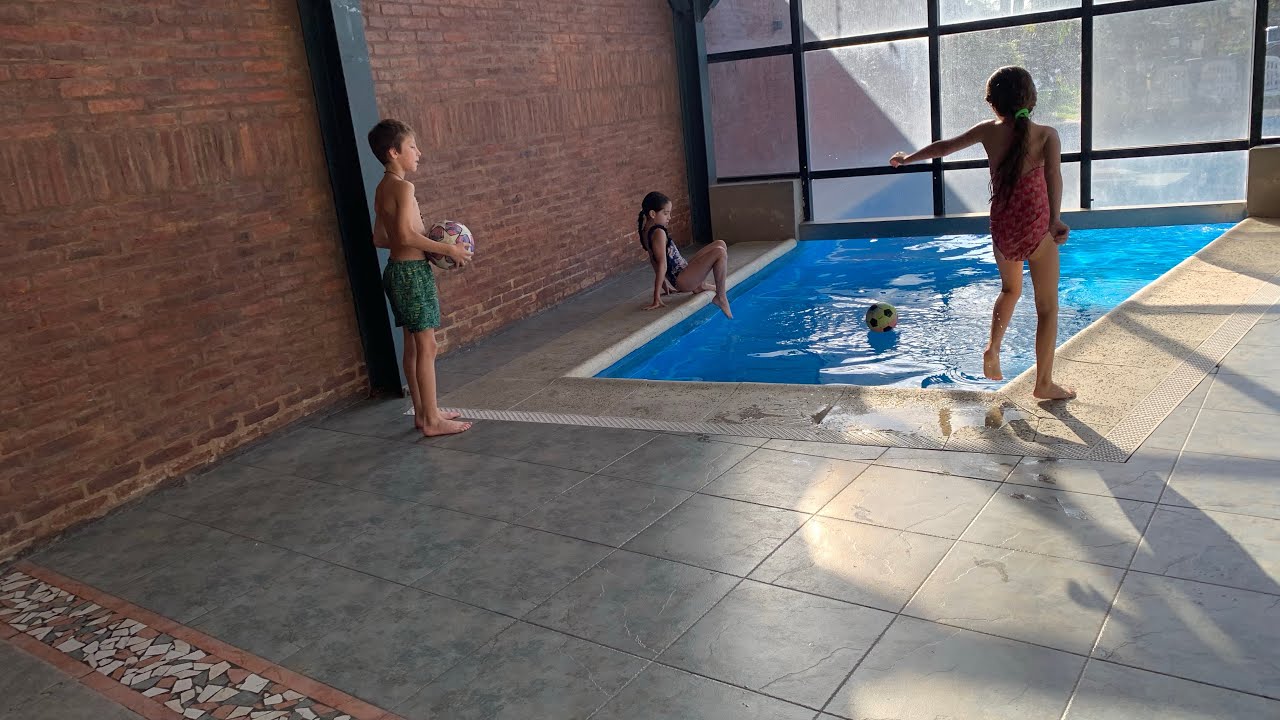En la pile con los vecinitos 🤪 - YouTube