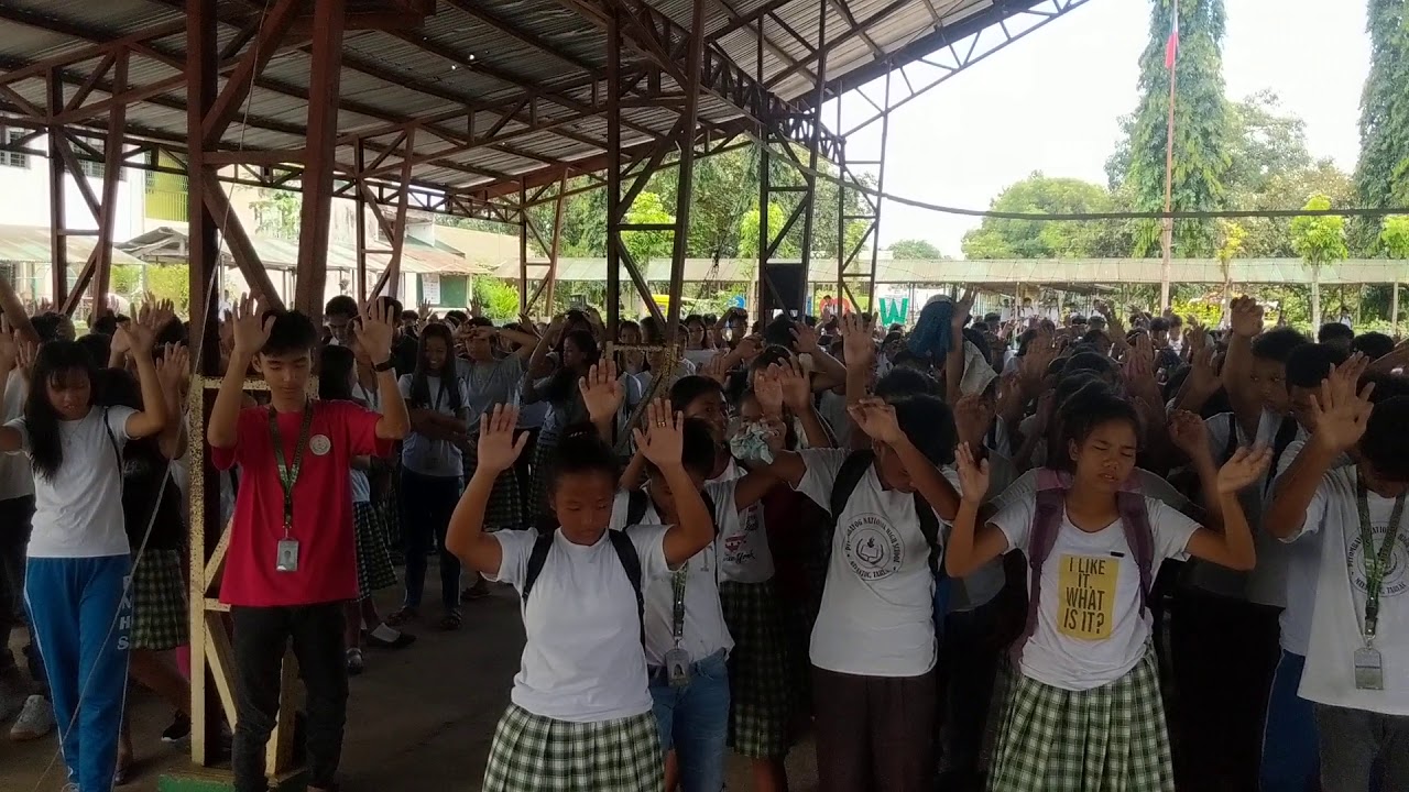 High School students receiving the Holy Spirit en masse - YouTube