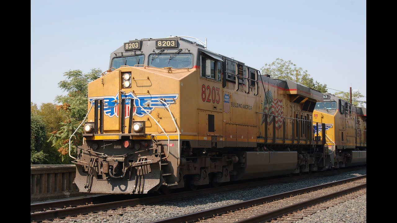 UP #8203 (AC45CCTE) Leads The ZG2LT Through Sacramento - YouTube