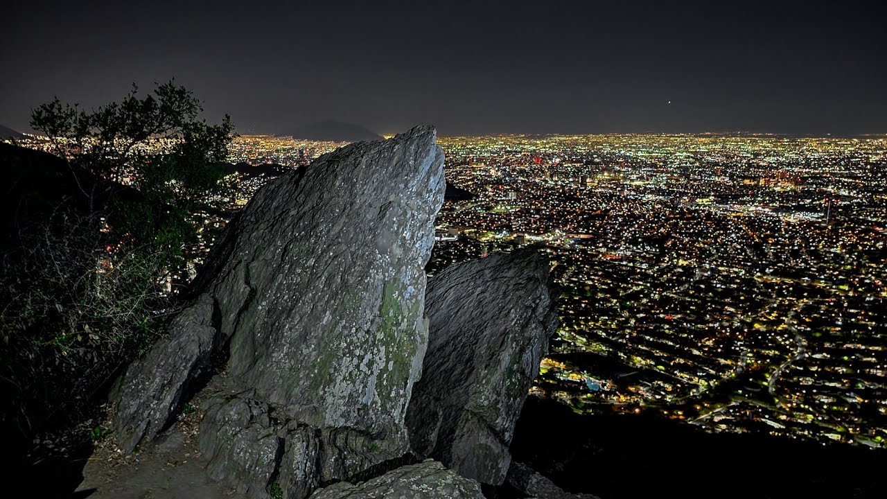 Cerro del Chupón de noche con Trepa Cerros Hiking Team | Monterrey, N.L ...
