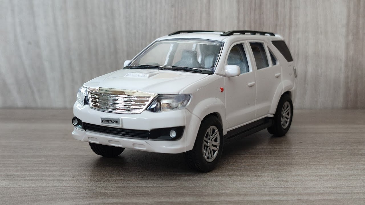 Unboxing Miniature Centy Toys 2013 Toyota Fortuner - YouTube