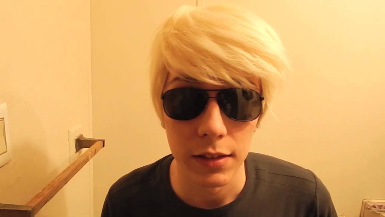 Press play cosplay - YouTube