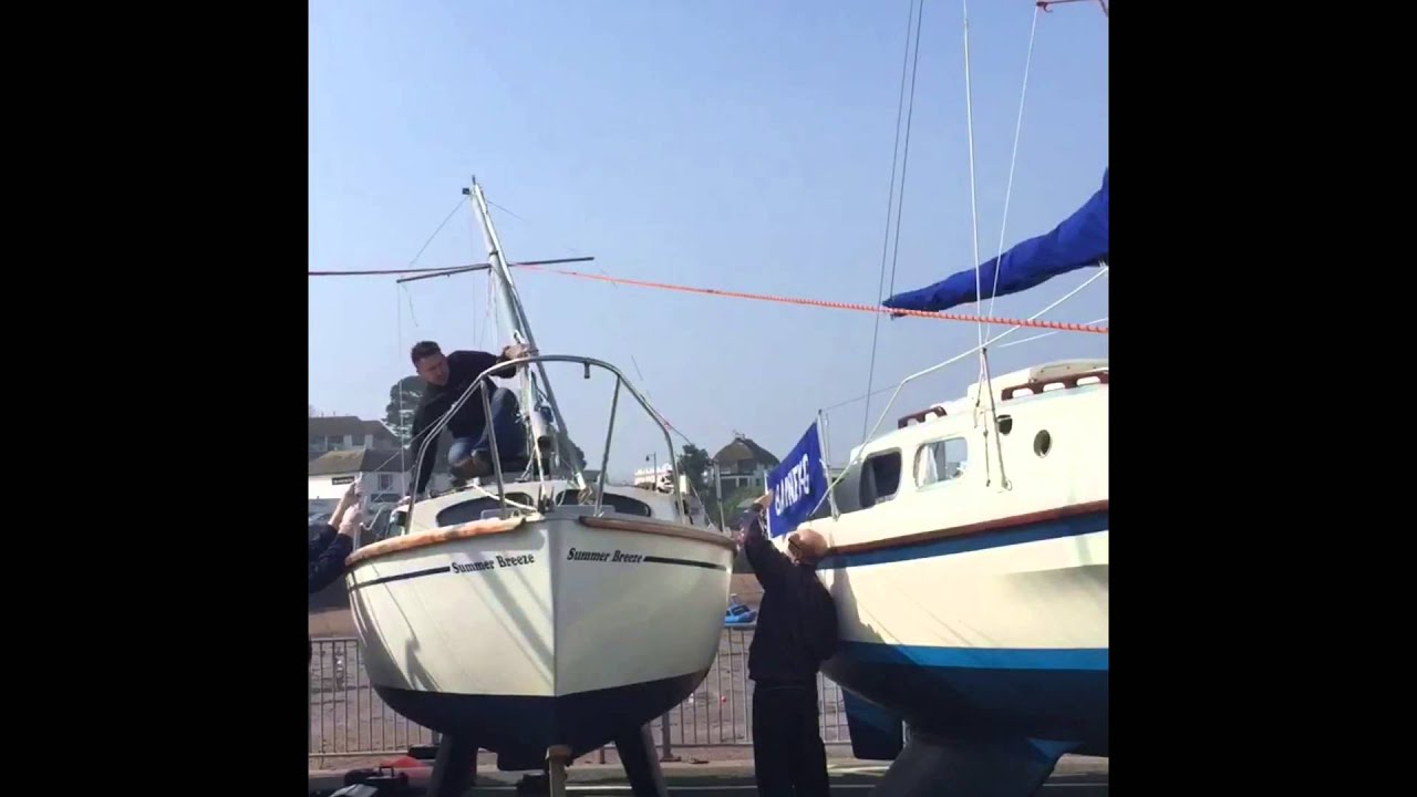 Hurley 20 mast stepping , badly! - YouTube