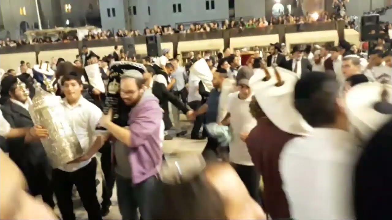 Simjat Tora En El Kotel rab natan menashe - YouTube