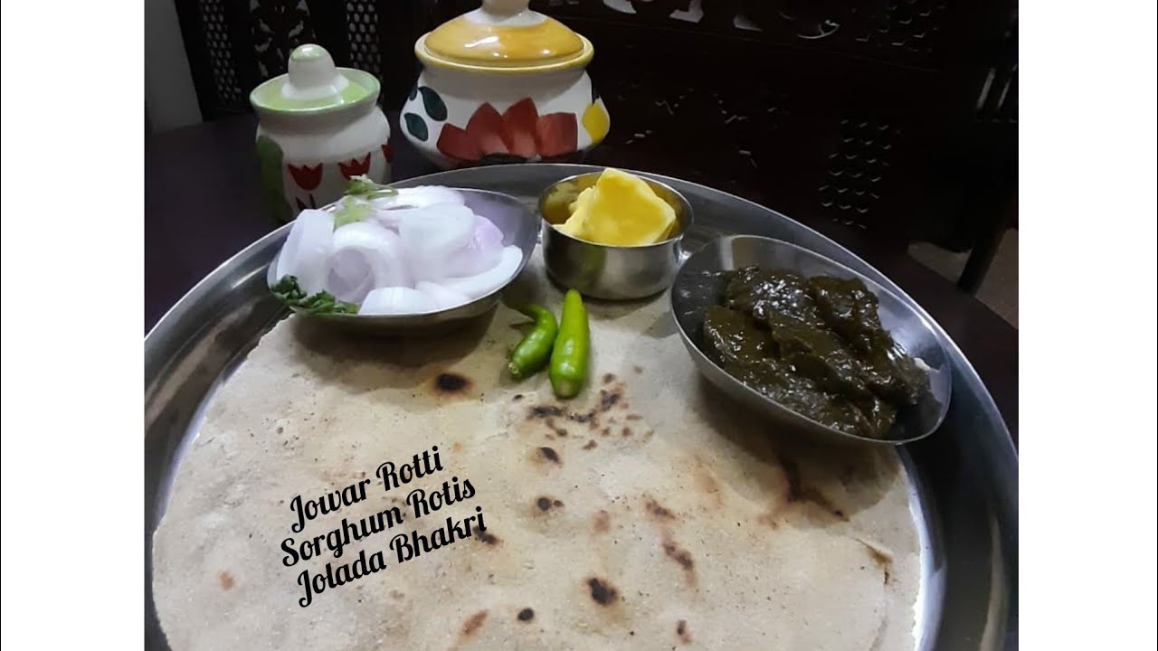 Jolada Rotti with rolling pin | Jowar millet flour roti |Jowar Bhakri ...