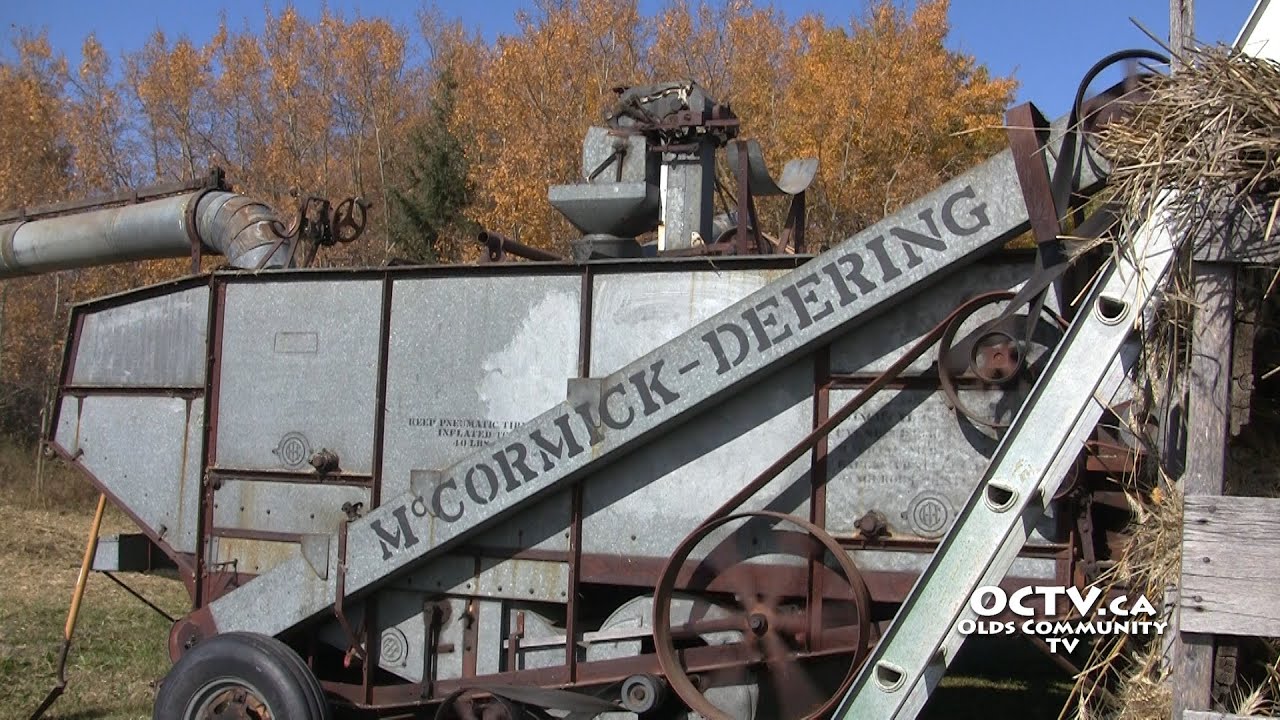 Dean Thomas hosts an old-time threshing demonstration east of Olds - YouTube
