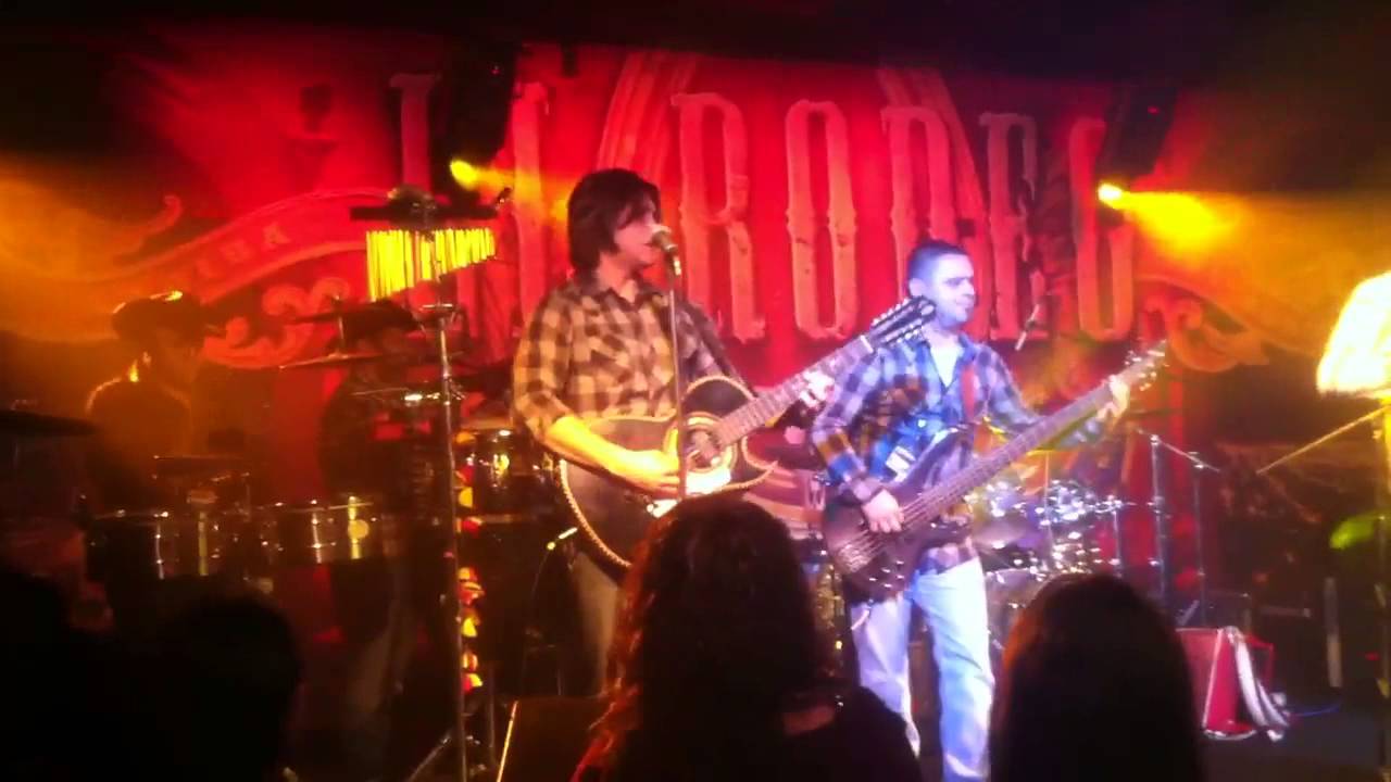 Conjunto Oro live Houston Tx @ El Rodeo Disco - YouTube