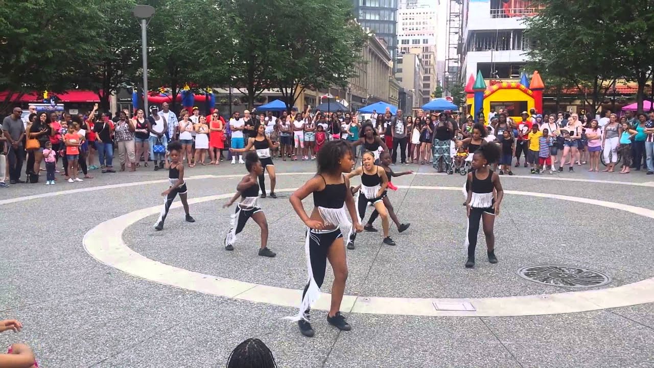 Damage Dance Crew dancing live - YouTube