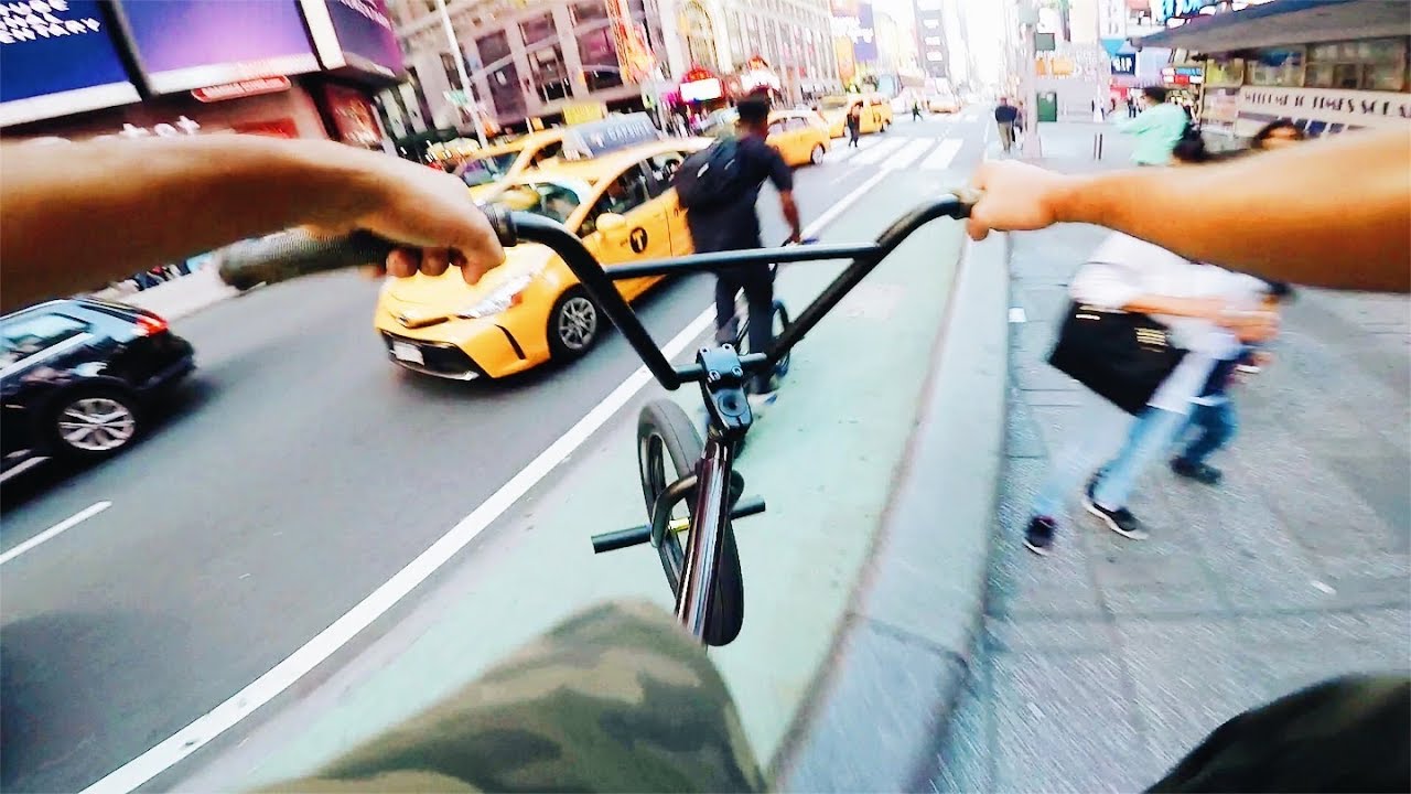 RIDING MY NEW BIKE IN NYC STREETS (BMX IN THE HOOD) - YouTube