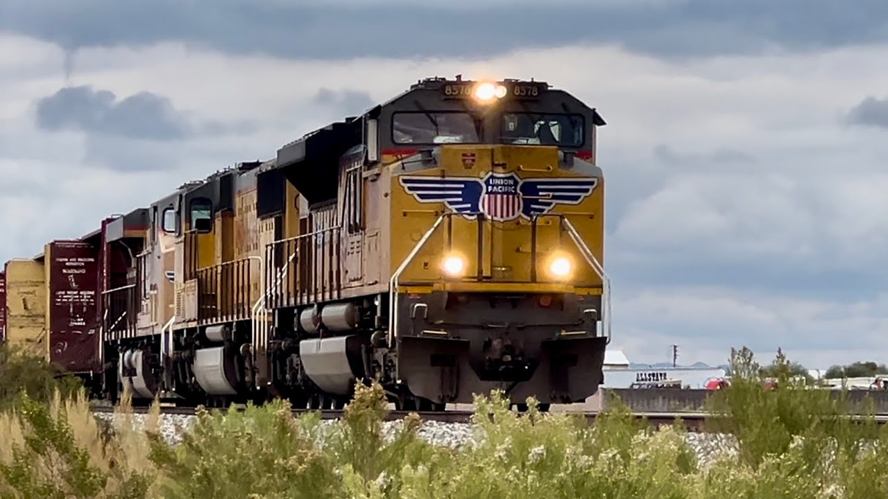 UP ACe 8578 leads a mixed freight onto the siding in Queen Creek AZ 12 ...