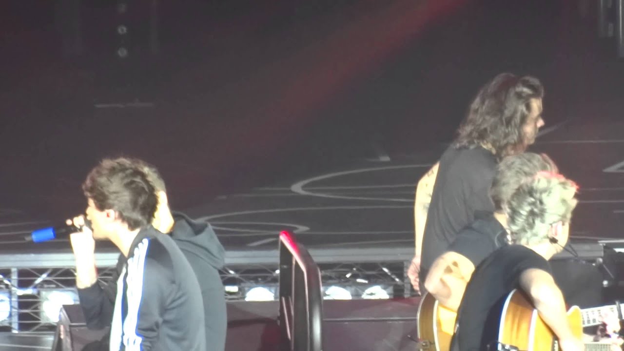 One Direction OTRA Tour - Little Things clip - Manchester Arena 4th ...